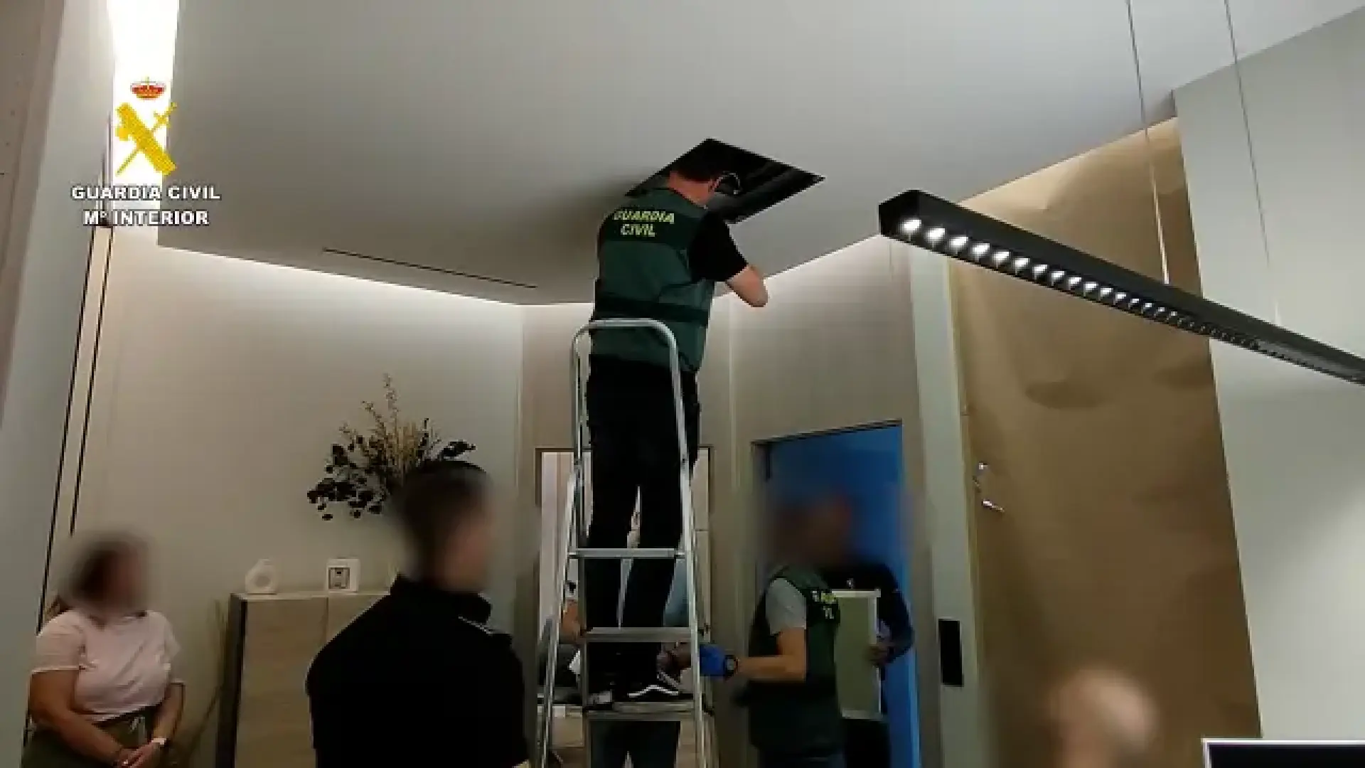 Detenido por grabar con una cámara oculta imágenes íntimas de sus inquilinos