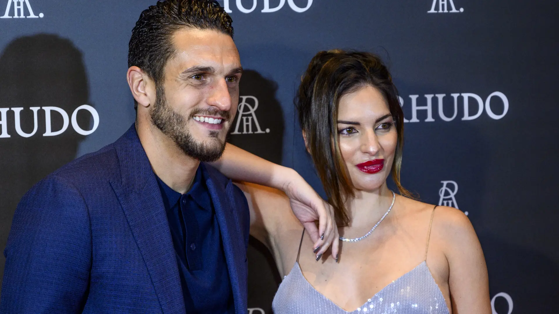 Primer posado de la familia del futbolista Koke y su mujer, Beatriz Espejel: "Nunca pensamos en ...