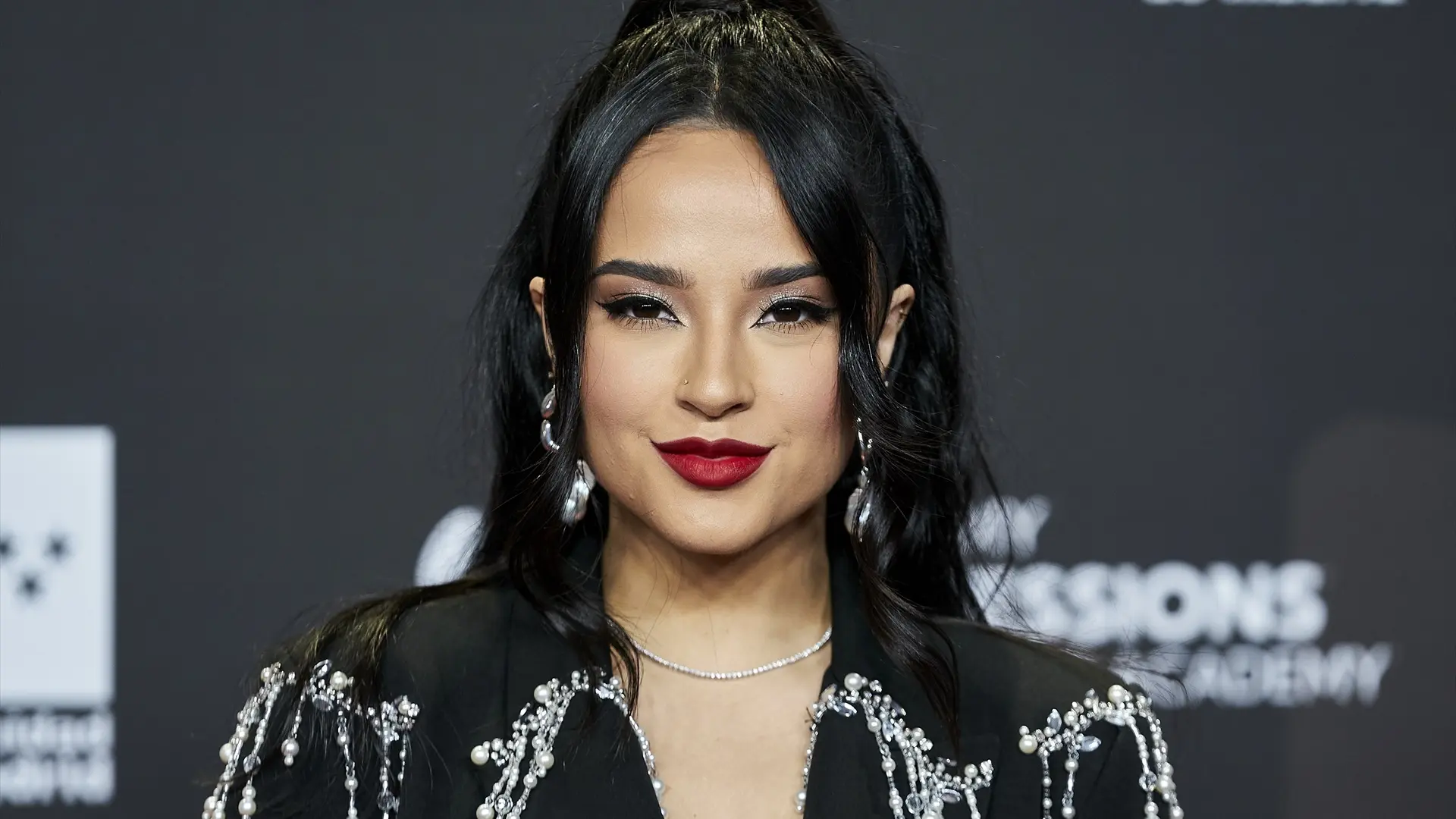 El dinero que gana Becky G con sus canciones y su polémico negocio fuera de la música