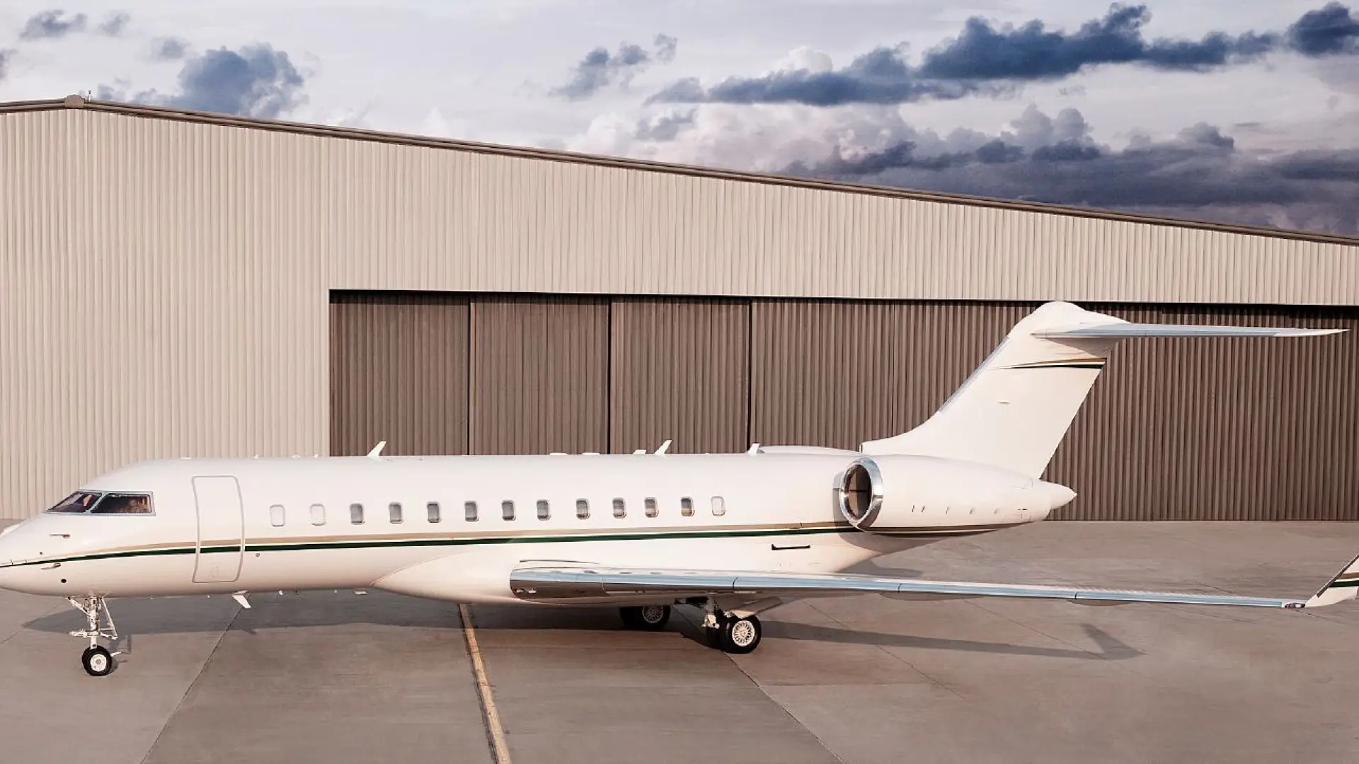 Así es el avión que han elegido Taylor Swift y Julian Assange: cuesta ...