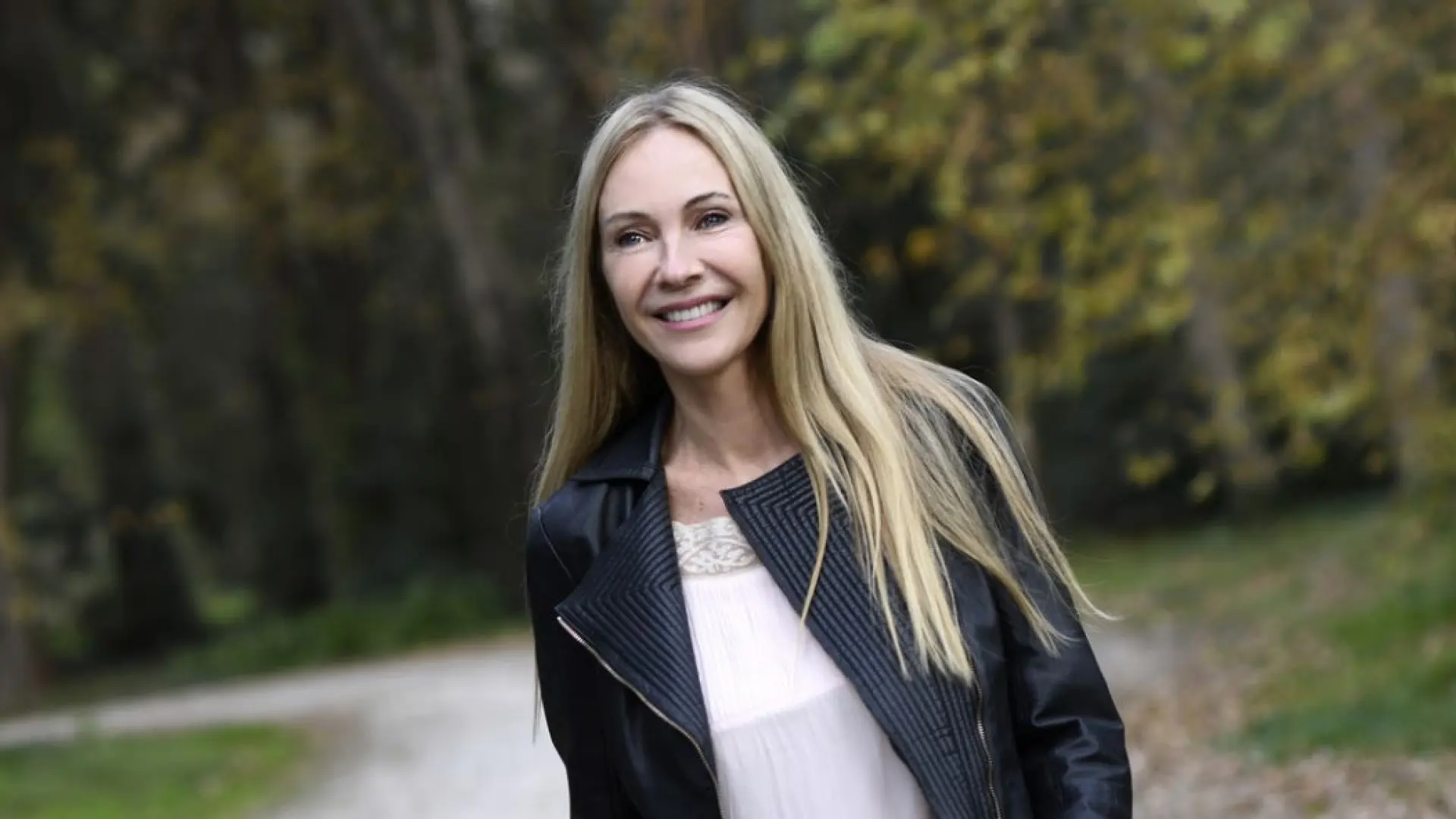 La actriz y cantante argentina Inés Estévez cuenta su vida con dos ...