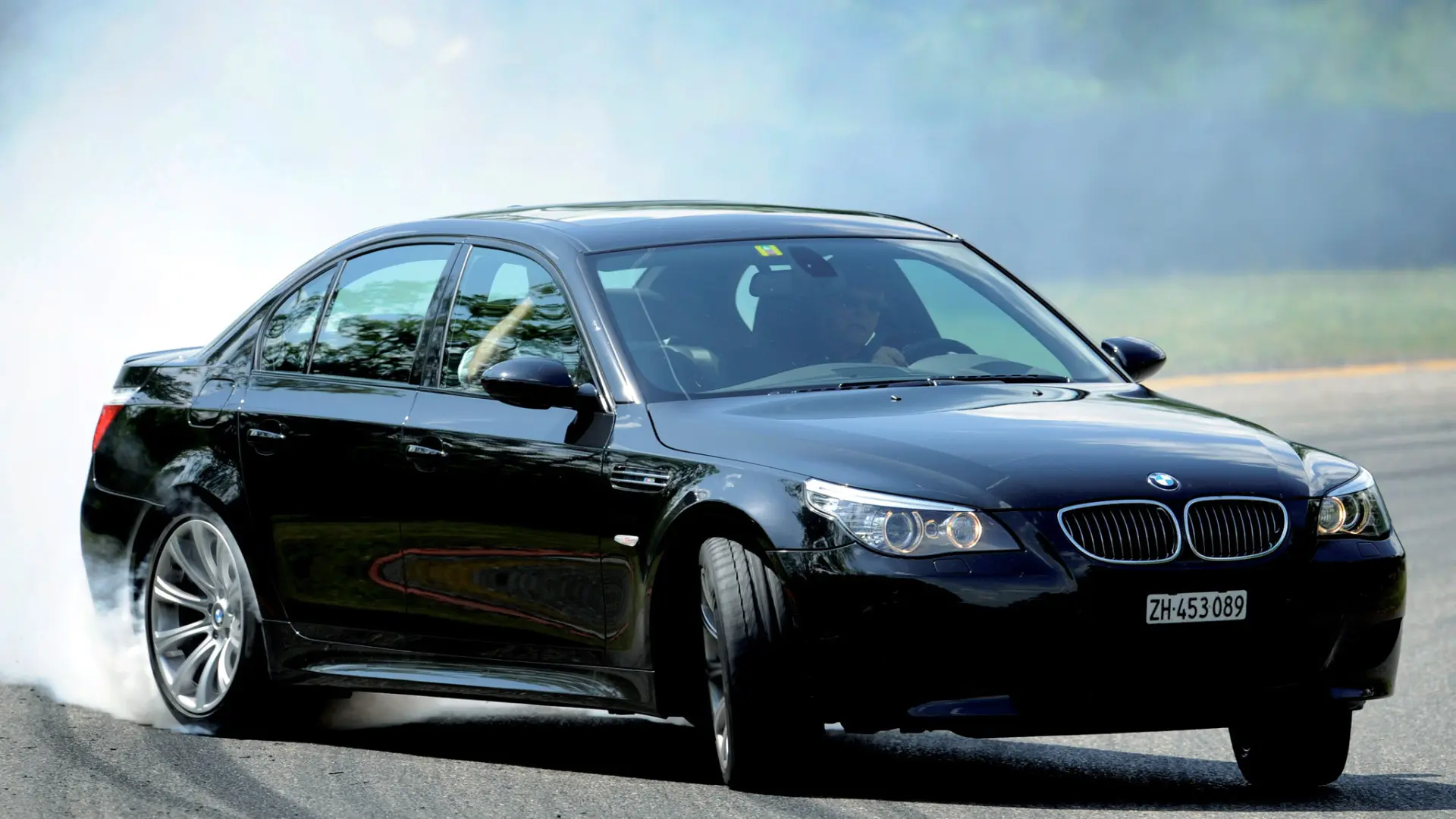 La historia del BMW M5: 40 años, 7 generaciones y motores tan legendarios como aquel V10 ...