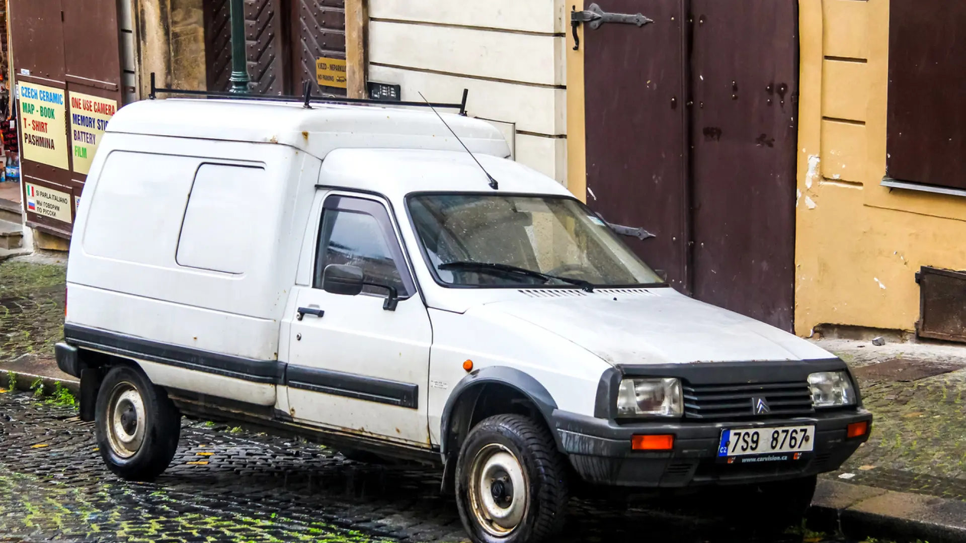 ¿Por qué la Citroën C 15 está considerada como el vehículo indestructible? El mecánico de la ITV ...