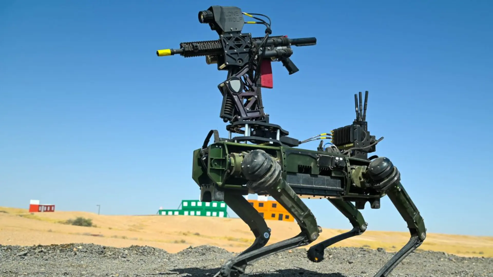 Estados Unidos prueba perros robot con rifles activados por ...