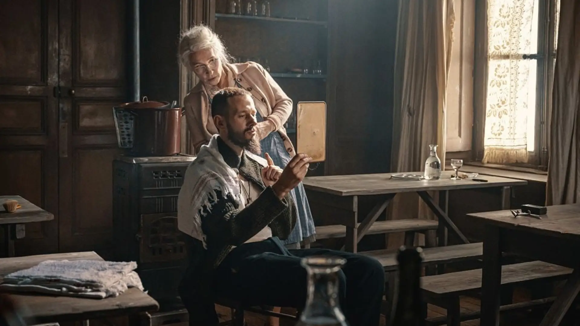 Crítica de 'El ángel de los pobres': el biopic que llegó tarde al escándalo sexual