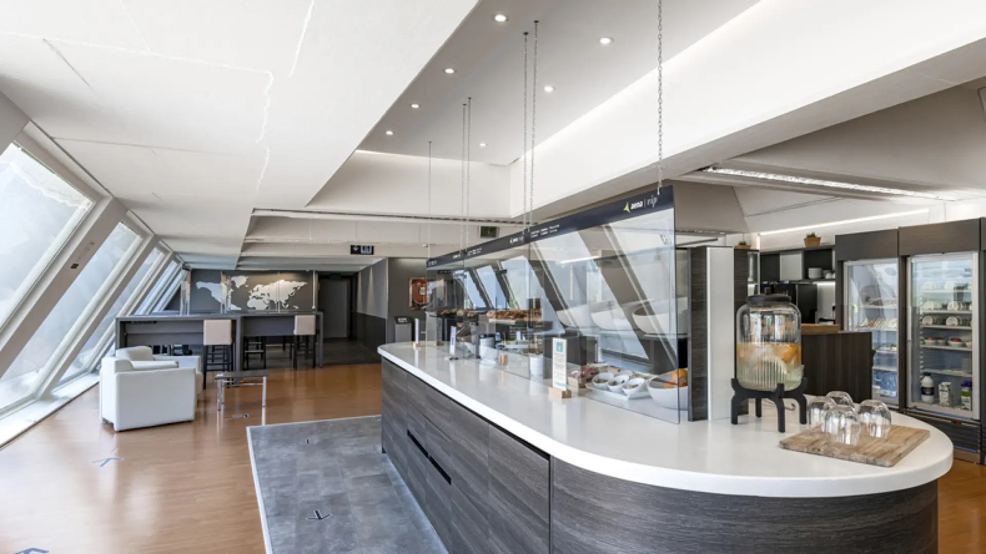 Aena saca a concurso las salas VIP de cinco aeropuertos tras el éxito ...