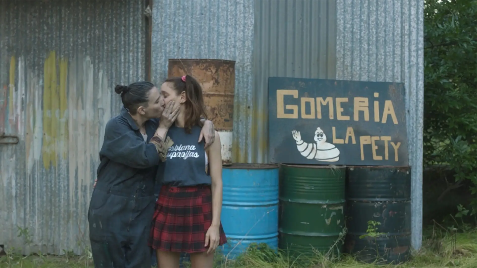 Crítica de '¡Caigan las rosas blancas!': poética y provocadora, tan ...