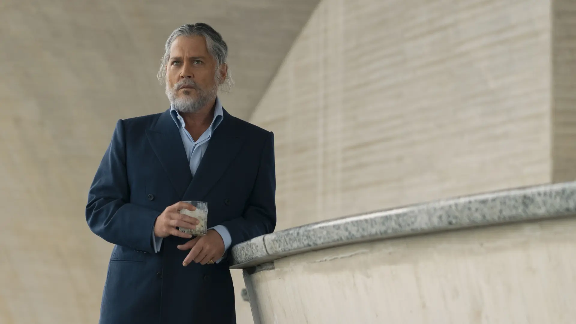 Primera imagen de 'Day Drinker', la película con la que Johnny Depp ...