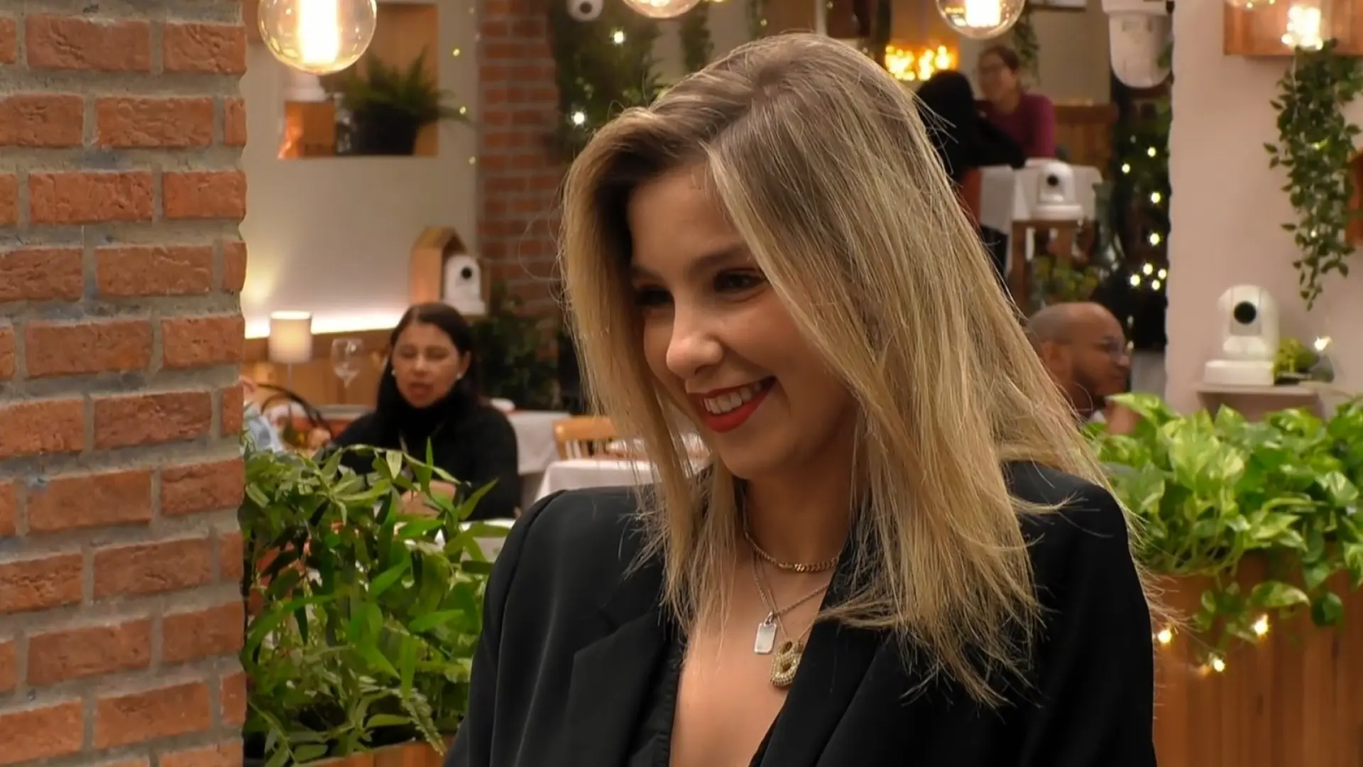 Un soltero de 'First Dates' intenta ligar con Laura Boado mientras ...