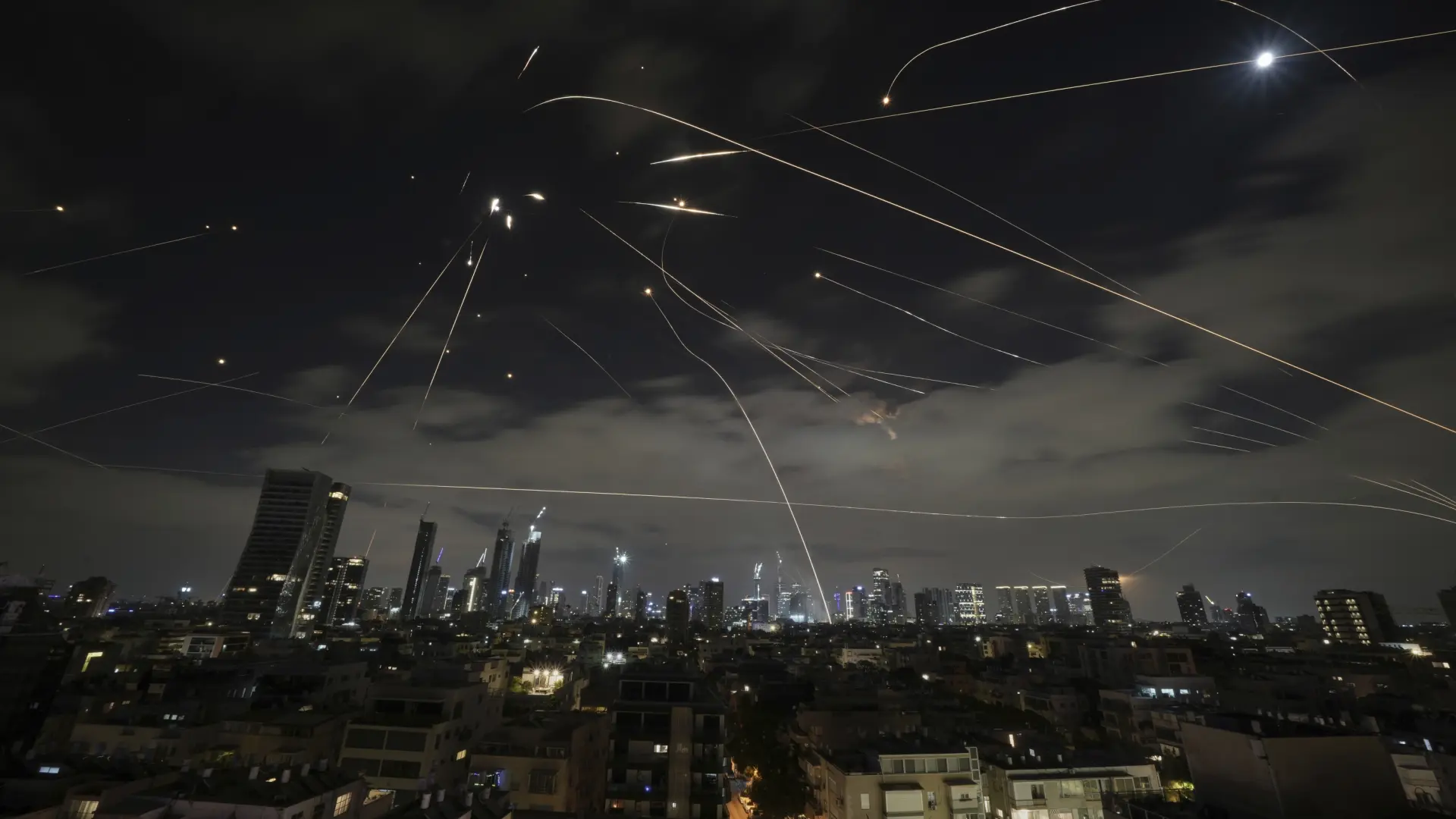 Por qué Irán lanza sus misiles por la noche: la estrategia tiene una ...