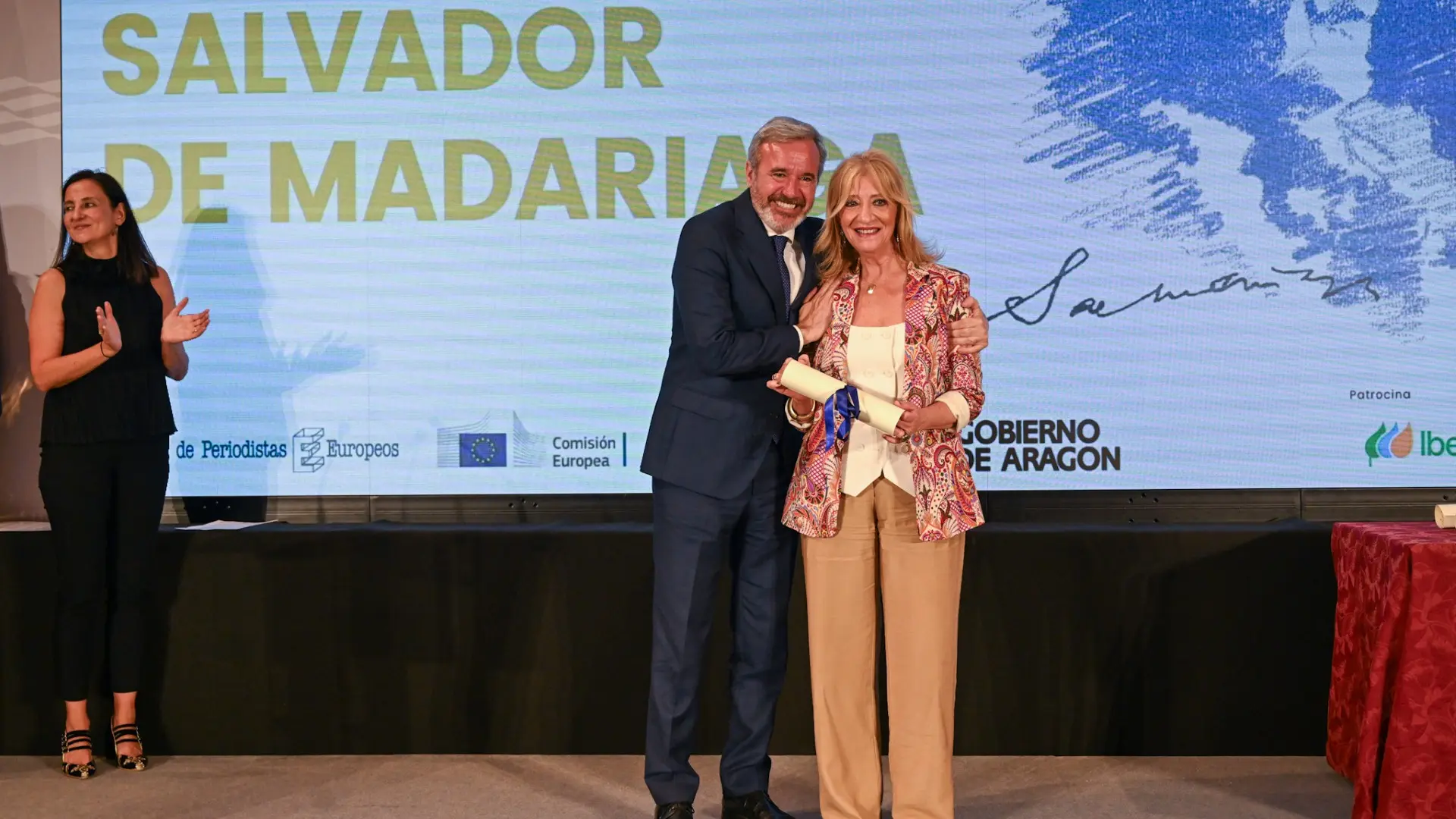 La presidenta de 20minutos, Encarna Samitier, recibe el premio de ...