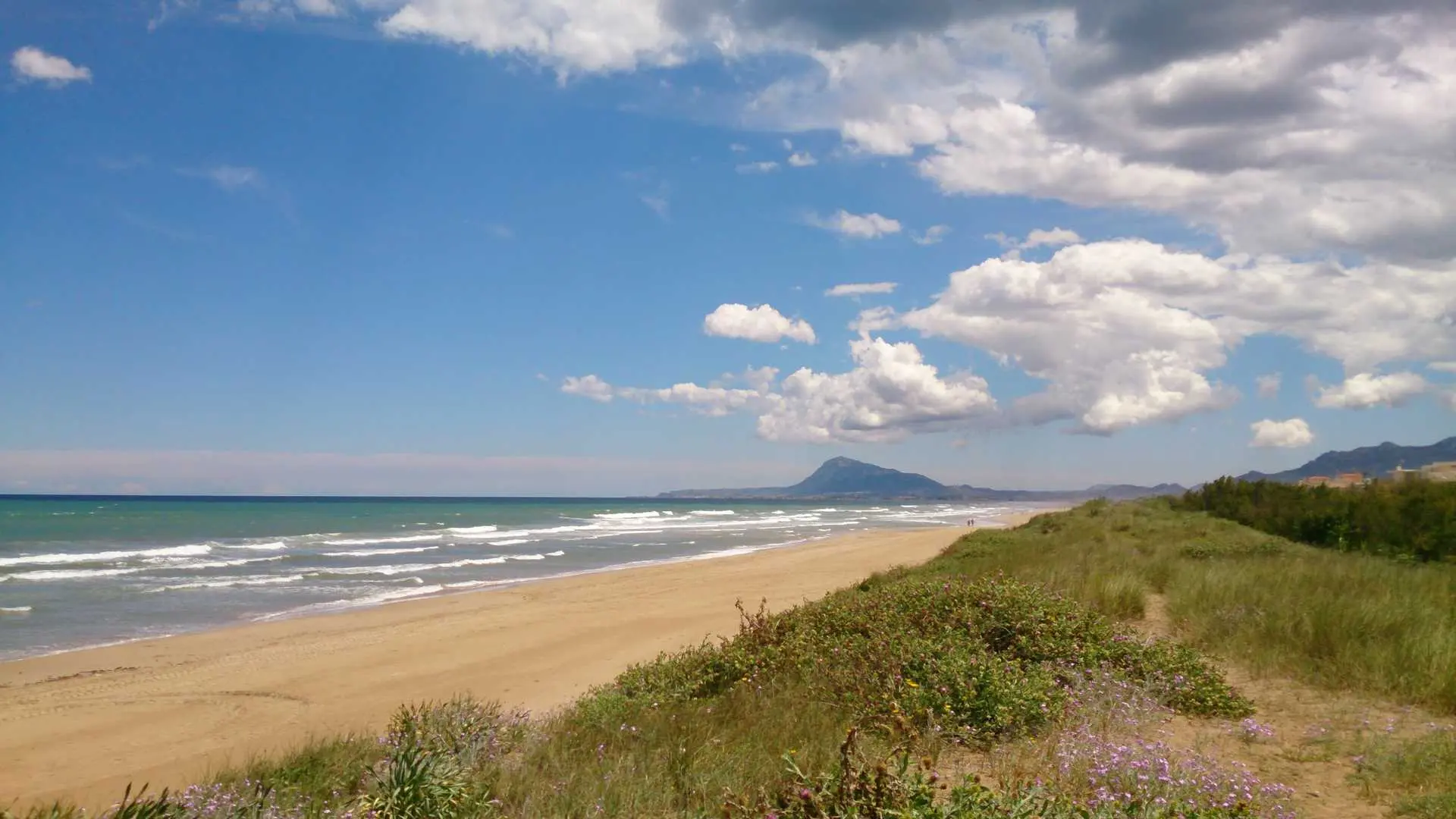 Dunas naturales y aguas cristalinas: la increíble playa paradisiaca en ...