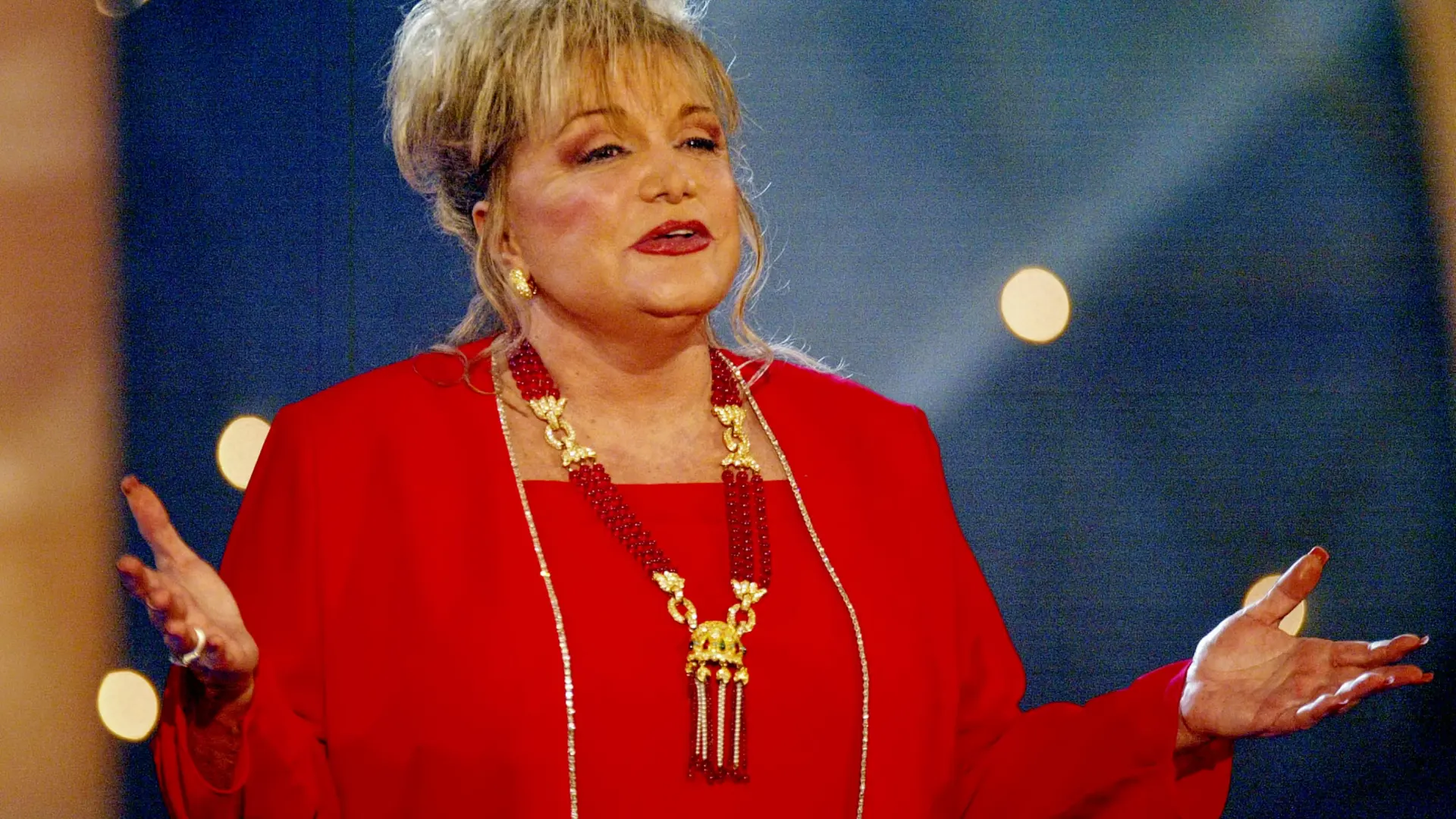 Hospitalizan a la cantante Connie Francis, primera mujer en lograr ser número uno en Billboard ...