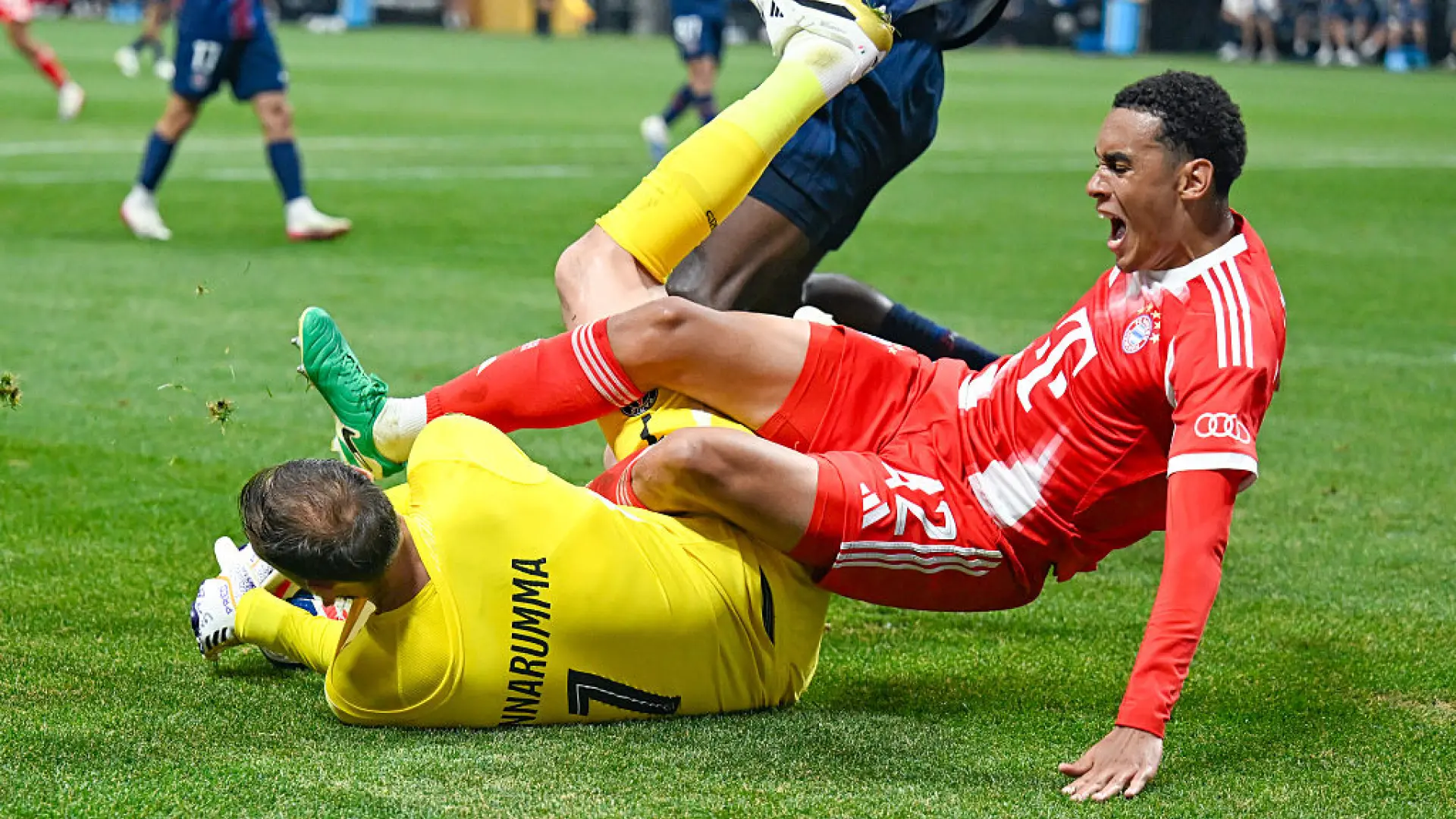 Neuer estalla contra Donnarumma por la grave lesión de Musiala: "¿No ...