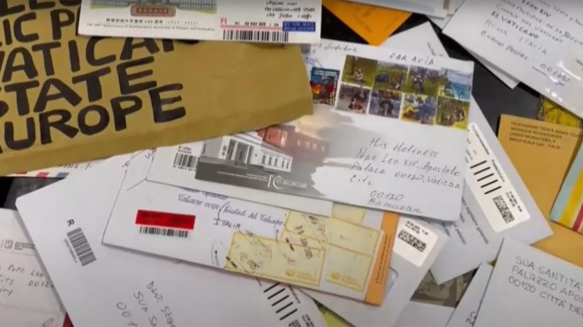 Vídeo: El papa León XIV recibe miles de cartas a diario, en su mayoría ...