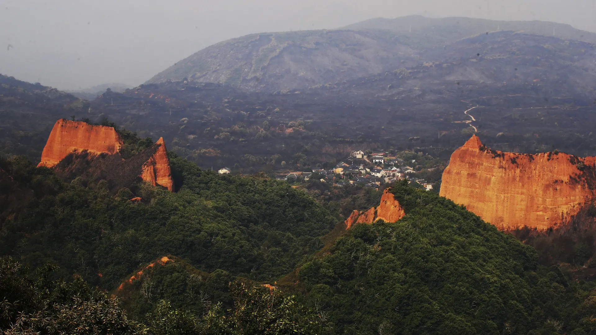 El 'corazón' de Las Médulas resiste y se salva del peor incendio de la ...