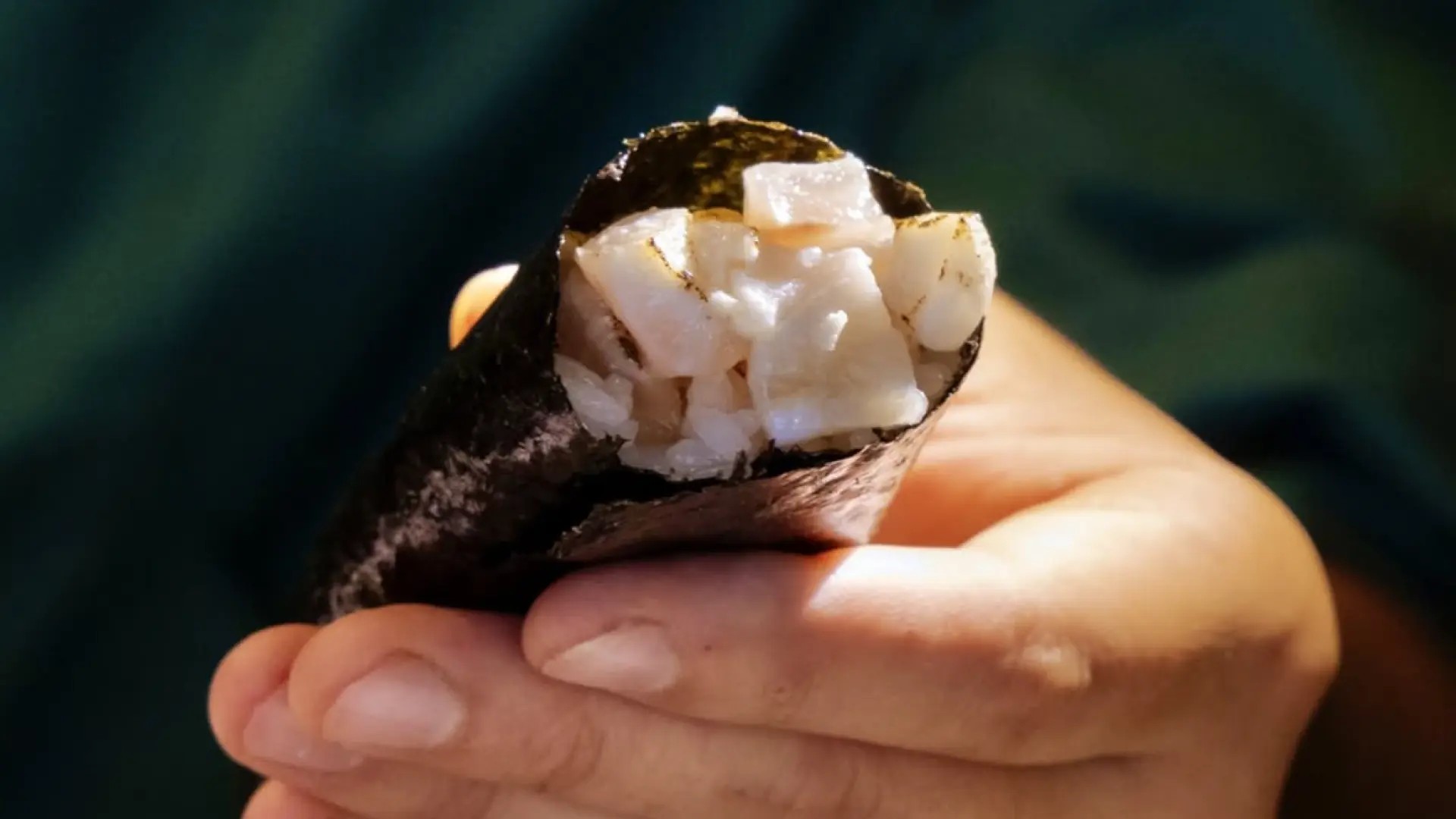 Abre un 'hand roll bar' en Madrid a precios económicos: piezas desde 4 ...