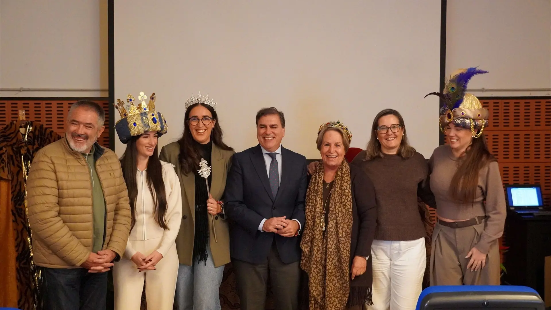 Punta Umbría corona por primera vez a tres mujeres para encarnar a los ...