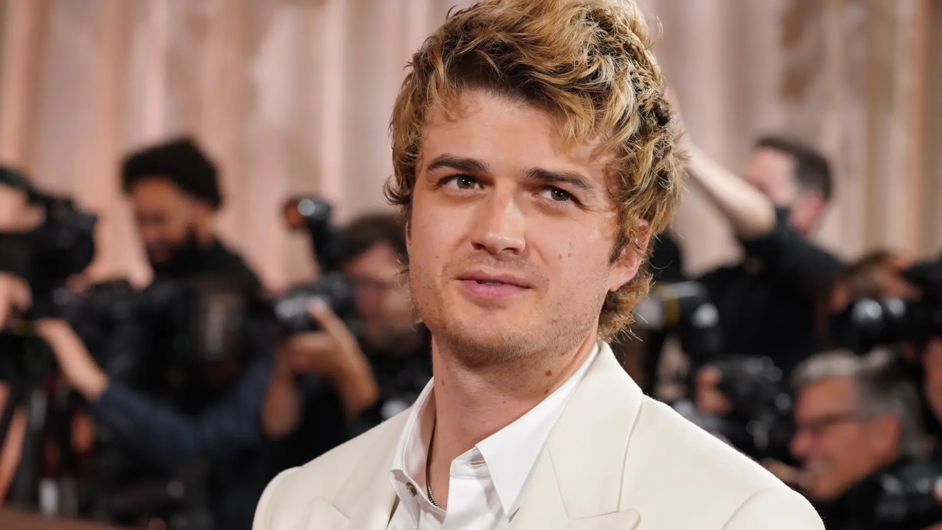 Joe Keery (33 años) y su cambio de imagen: el actor de 'Stranger Things ...