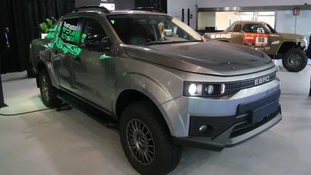 La marca de automoción Ebro renace en Zona Franca y fabricará 50.000 ...