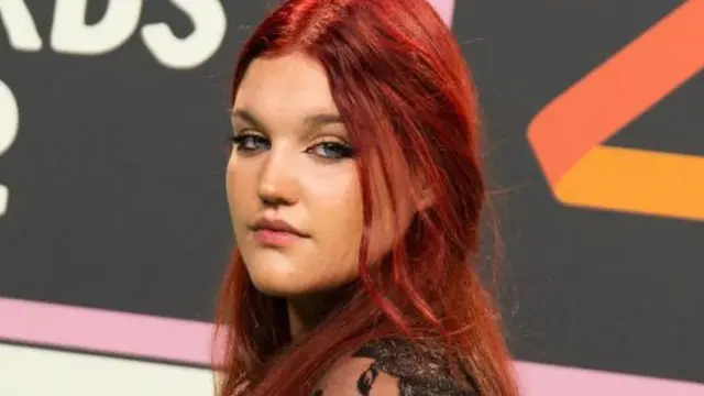 Quién es Samuraï, la artista emergente que ya triunfa en el pop-rock ...