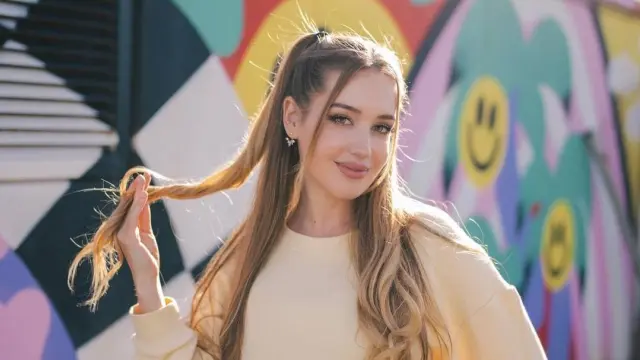 Quién es la 'streamer' Lluna Clark, la nueva presidenta de la Queen's ...