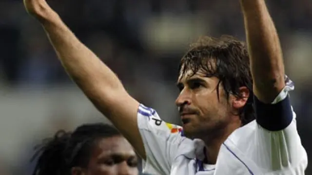 Raúl marca su gol 200 en la Liga y da el triunfo al Real Madrid ante el ...