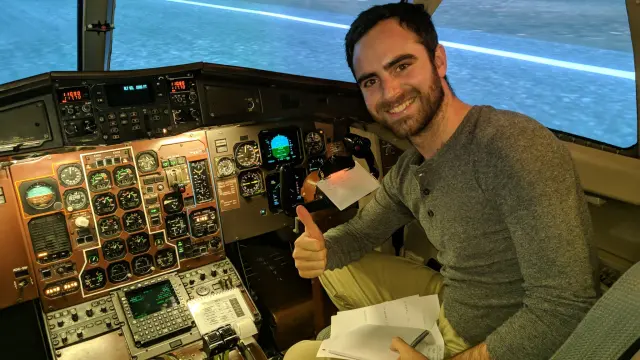 Adrián, piloto: "Pasé de volar 90 horas a diez... me he tenido que ir ...