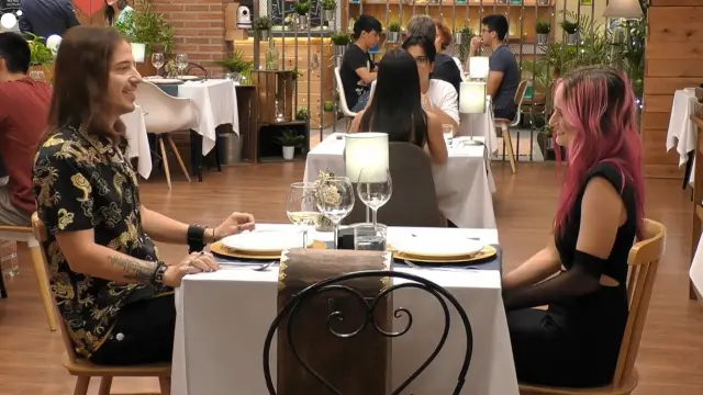 Sole, una chica que dice tener personalidad múltiple, busca el amor en ...