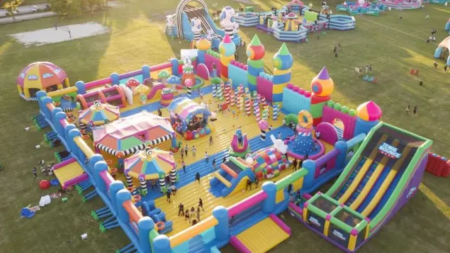 Así es el castillo hinchable más grande del mundo: casi 2.000 m2 y sin ...