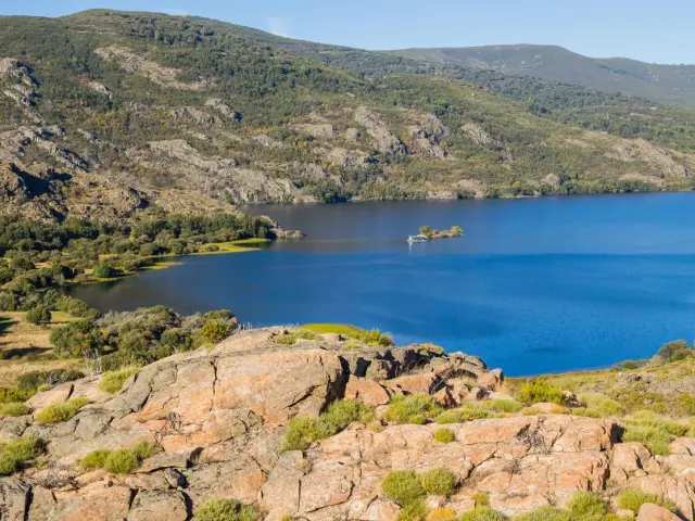 El lago más grande de España: 3,18 kilómetros cuadrados en el norte de ...