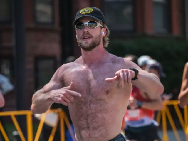 El youtuber Truett Hanes y su peculiar forma de correr la Maratón de Boston: la hizo en vaqueros ...