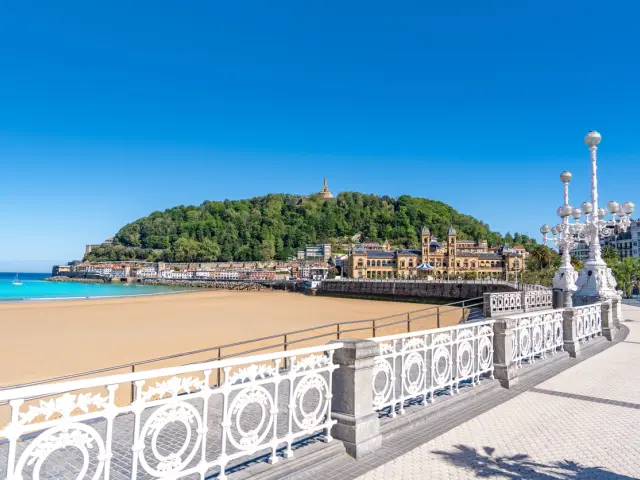 La icónica barandilla de La Concha se sortea: así puedes hacerte con un ...