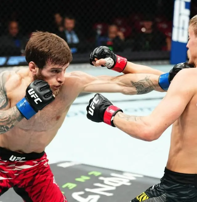 A Aleksandre Topuria no le perturbó la presencia de Volkanovski en su ...