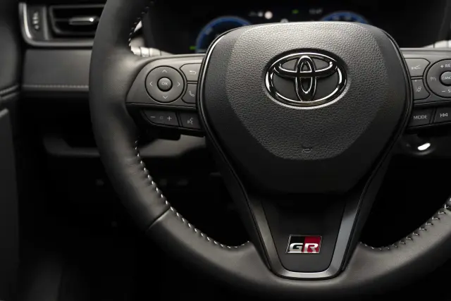 Toyota pone a la venta su RAV4 más deportivo, el GR Sport