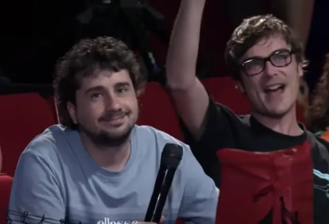 Así es Sergio Bezos, el animador del público de 'La Revuelta' y ...