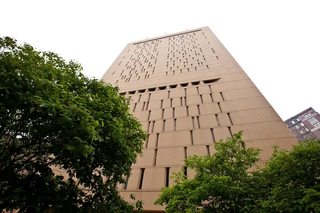 Así es la prisión rascacielos antifugas en la que está recluido el hijo ...