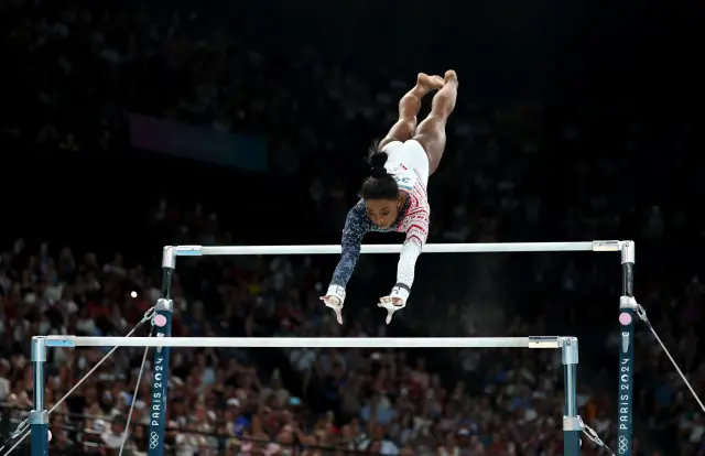 Simone Biles logra un oro de leyenda en su regreso a los Juegos ...