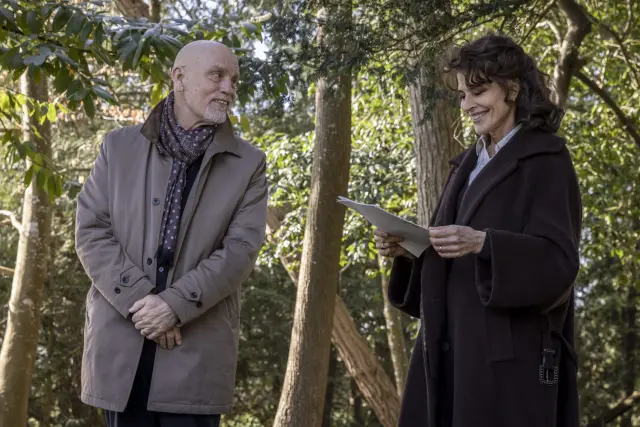 John Malkovich, el actor duro que se derrite con su nieta: "Cuando paso ...