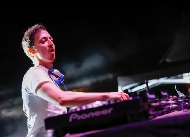 Sabías que hay hasta cuatro disc-jockeys profesionales trabajando en ...