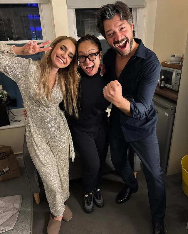 Lily Collins, la actriz de 'Emily en París', se pasa al rubio en Barcelona