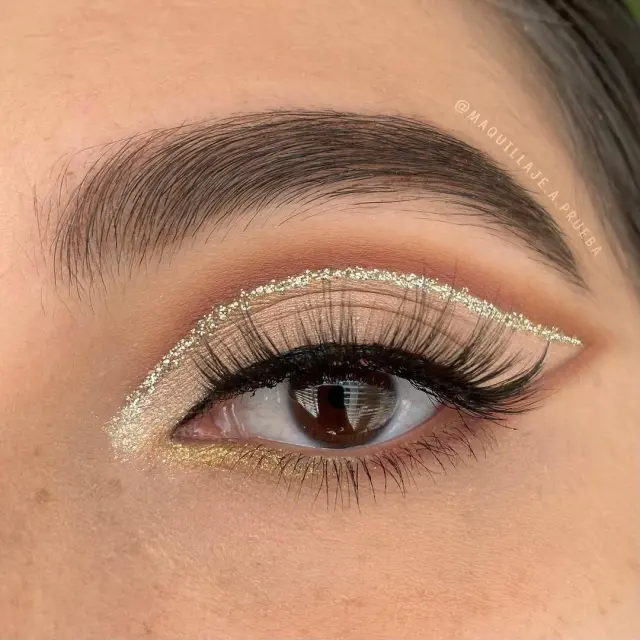 Estos son los colores de 'eyeliner' que mejor sientan si eres morena ...