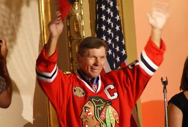 Quién fue... Stan Mikita: la leyenda de la NHL que llegó desde Eslovaquia