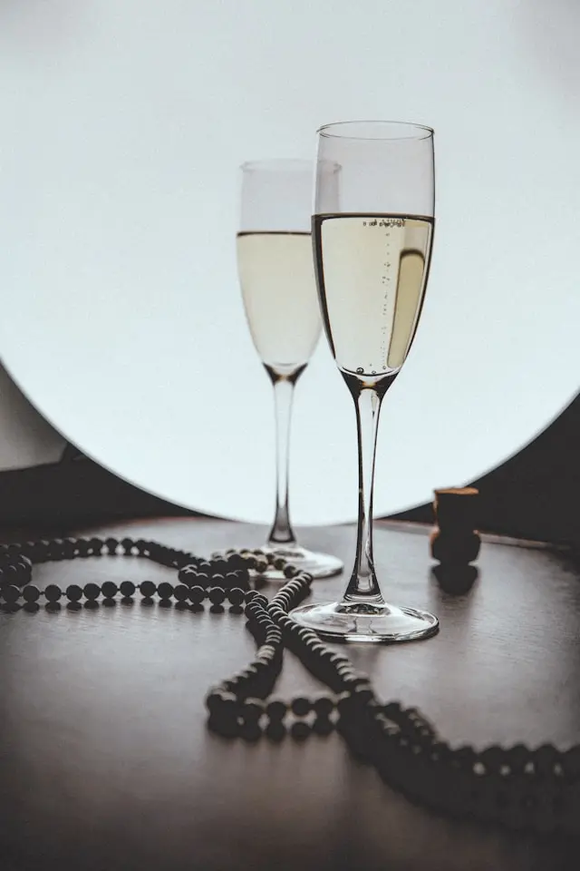 ¿Cuál es la mejor copa para servir el champagne? ¿Y para el vino tinto ...