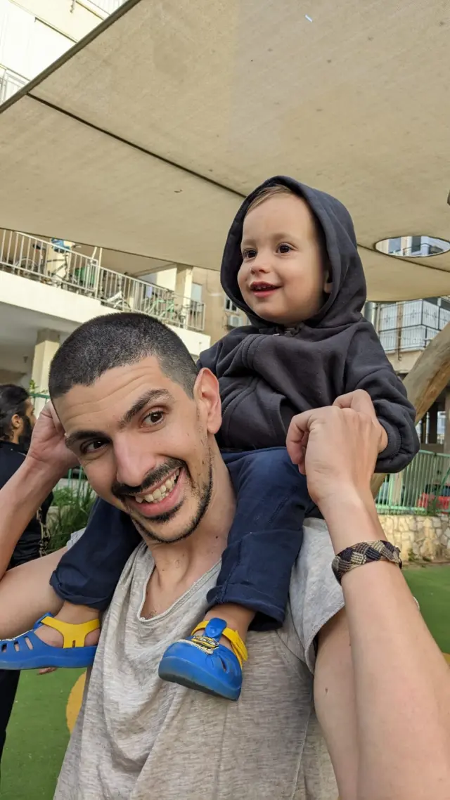 Michael, hermano de uno de los rehenes de Hamás: "Cuando mi sobrino ve a una mujer con el pelo ...