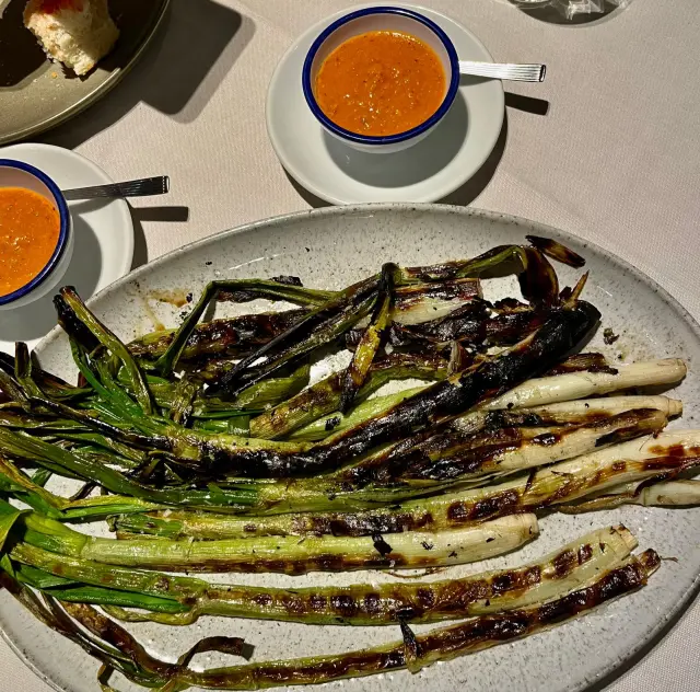 Dónde comer una calçotada en el centro de Madrid: los otros platos que ...
