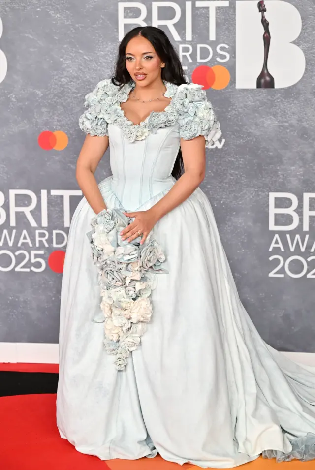 De Sabrina Carpenter a Charli XCX: los mejores 'looks' de la alfombra ...