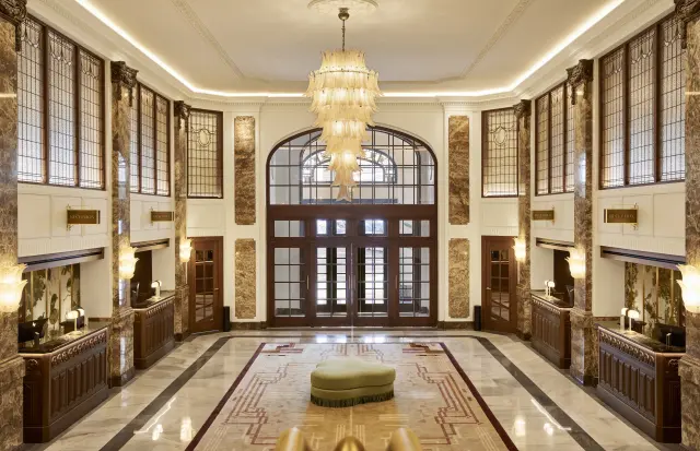 El Palace revela sus secretos tras la reforma: leones dorados, una ...