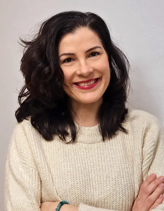 La diseñadora del nuevo bolso que la reina Letizia llevó en Almería y ...