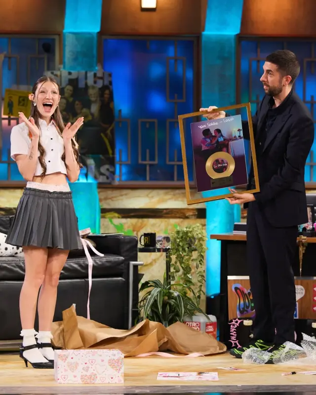 ¿Vuelve la moda de enseñar la ropa interior? Yami Safdie nos enseña la ...